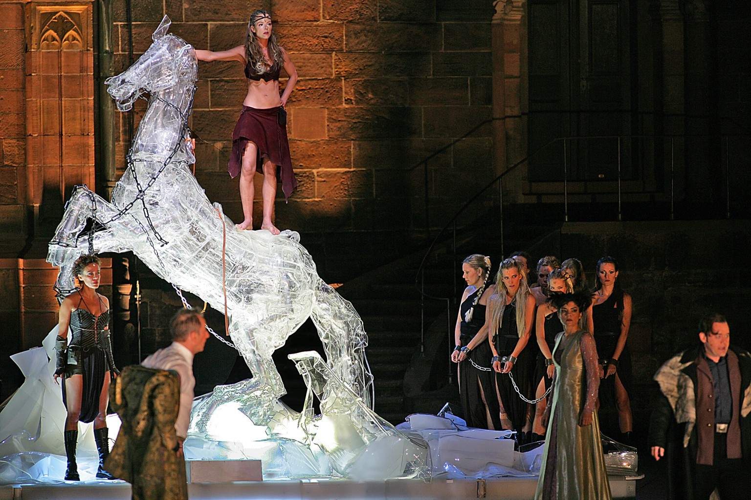 Frauenbilder im Nibelungenlied und in den Wormser Festspielinszenierungen – Nibelungenlied ...